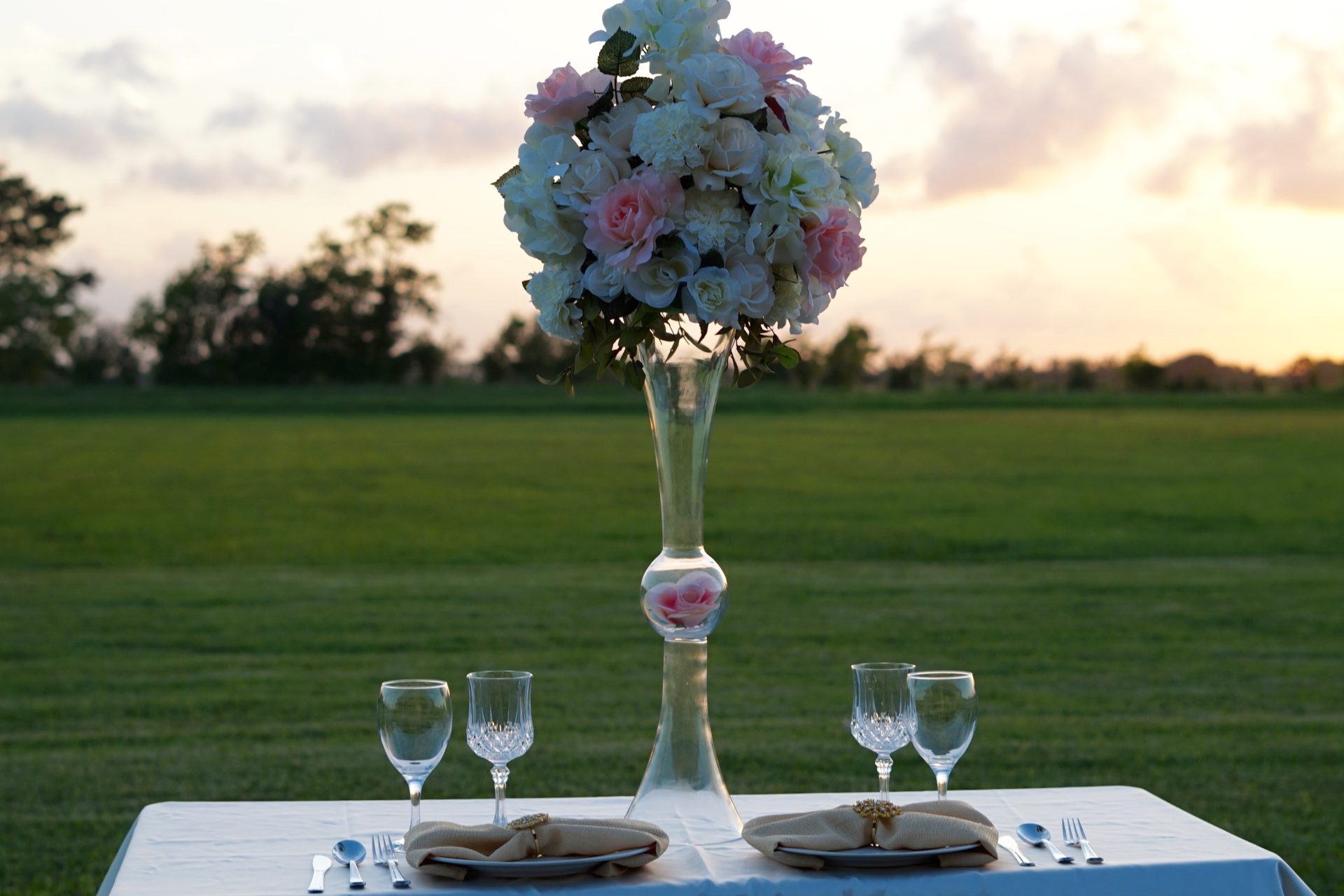 Romantic Wedding Centerpiece That is Absolutely Stunning